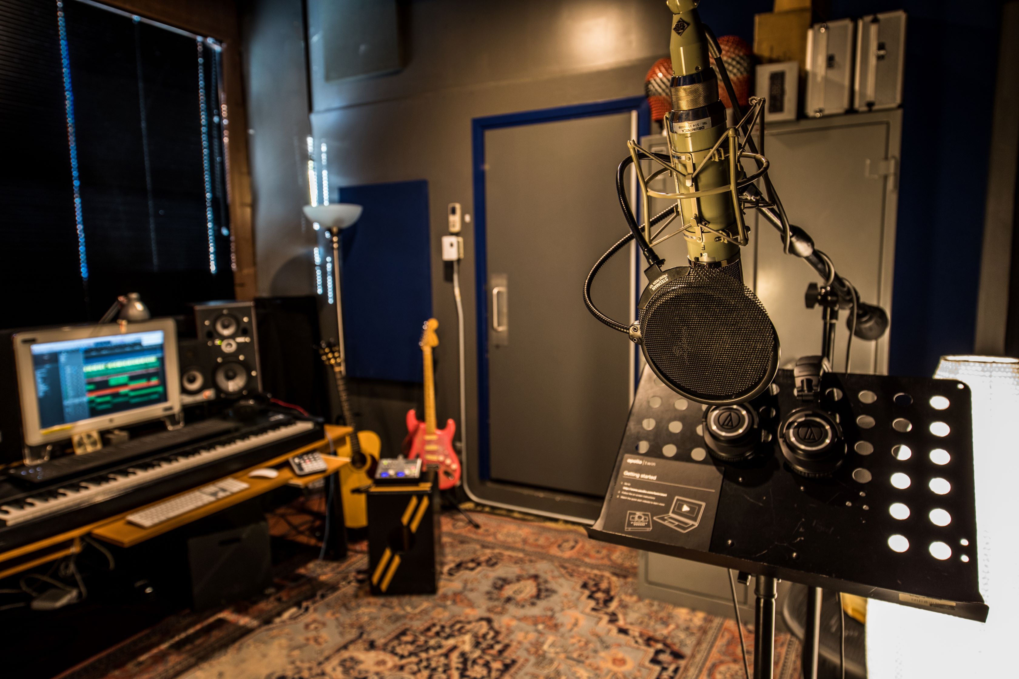 studio d microphone - Studios Piccolo